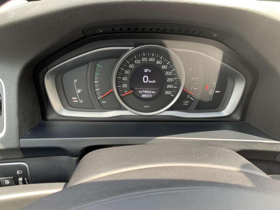 Balts Volvo V60 2014 Ukmergė, ar dzinēja tilpumu 1.56 L un nobraukumu 265 tūkst. km par 5200 €, foto 25 vietnē AUTOMOTO.COM.LV