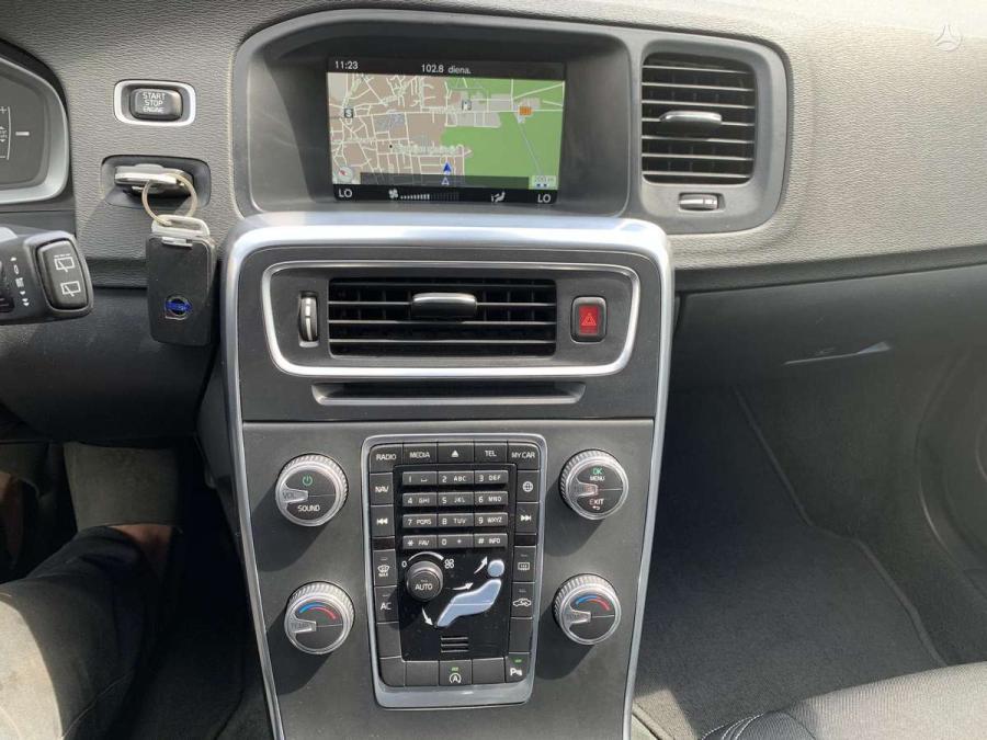 Balts Volvo V60 2014 Ukmergė, ar dzinēja tilpumu 1.56 L un nobraukumu 265 tūkst. km par 5200 €, foto 26 vietnē AUTOMOTO.COM.LV