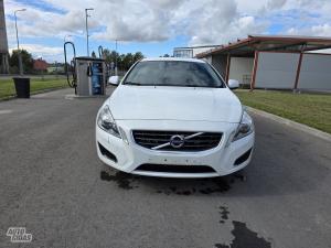 White Volvo V60 2014 in Kretinga, with an engine capacity of 2.00 L and mileage of 224 thousand km for 4500 €, photo  on AUTOMOTO.COM.LV