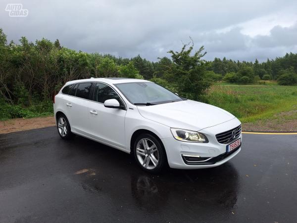 White Volvo V60 2014 in Klaipeda, with an engine capacity of 2.40 L and mileage of 239 thousand km for 5200 €, photo 1 on AUTOMOTO.COM.LV