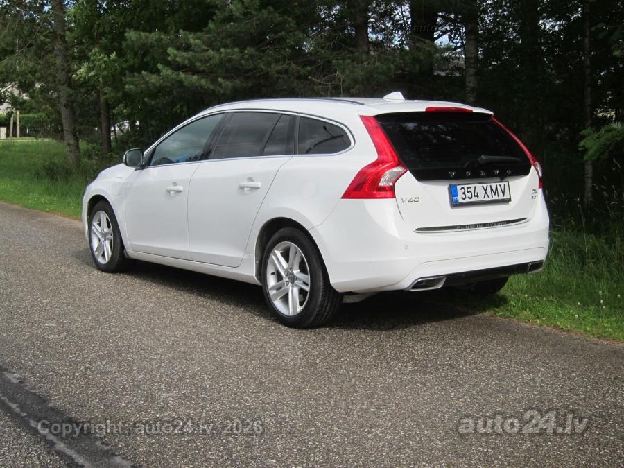 Balts Volvo V60 2014 Tartu, ar dzinēja tilpumu 2.40 L un nobraukumu 221 tūkst. km par 8490 €, foto 4 vietnē AUTOMOTO.COM.LV