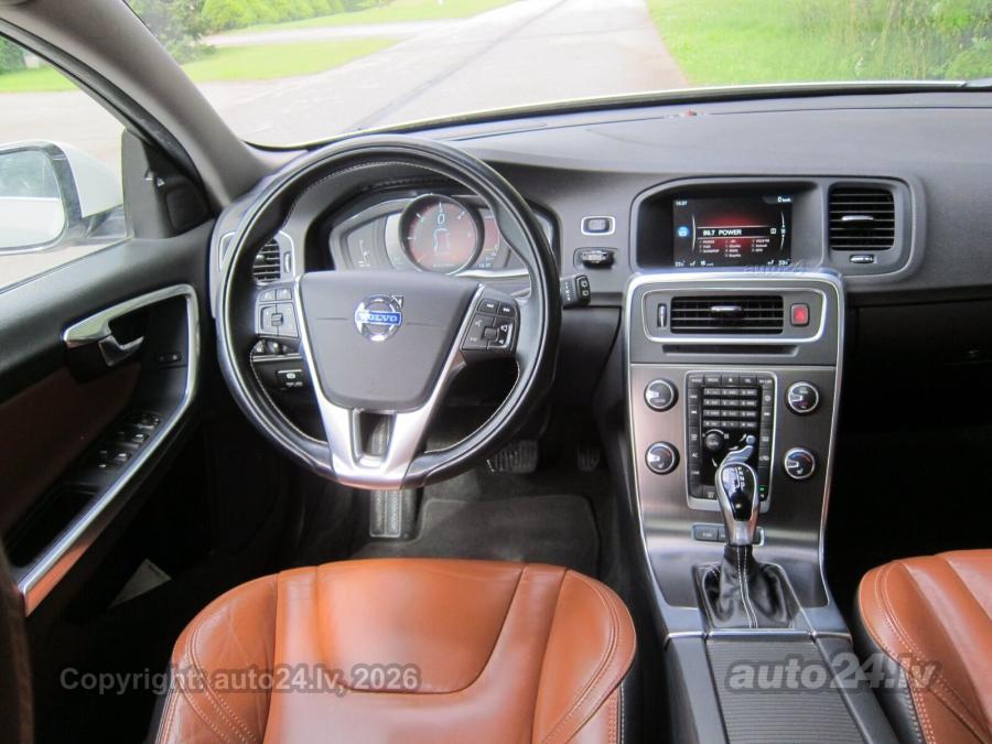 Balts Volvo V60 2014 Tartu, ar dzinēja tilpumu 2.40 L un nobraukumu 221 tūkst. km par 8490 €, foto 8 vietnē AUTOMOTO.COM.LV