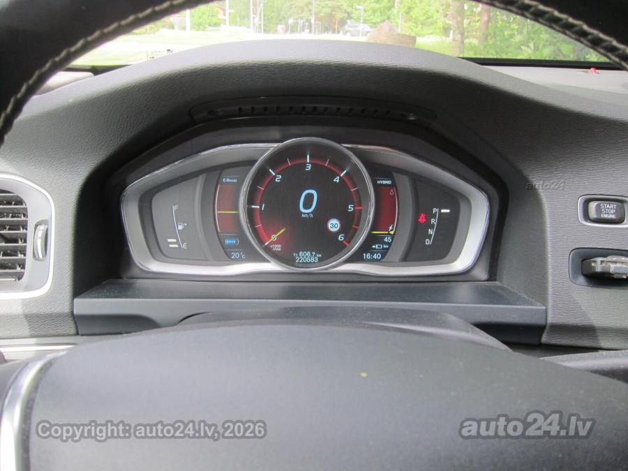 Balts Volvo V60 2014 Tartu, ar dzinēja tilpumu 2.40 L un nobraukumu 221 tūkst. km par 8490 €, foto 12 vietnē AUTOMOTO.COM.LV