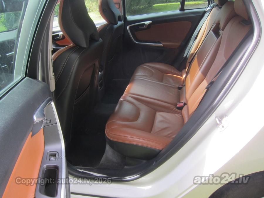 Balts Volvo V60 2014 Tartu, ar dzinēja tilpumu 2.40 L un nobraukumu 221 tūkst. km par 8490 €, foto 13 vietnē AUTOMOTO.COM.LV