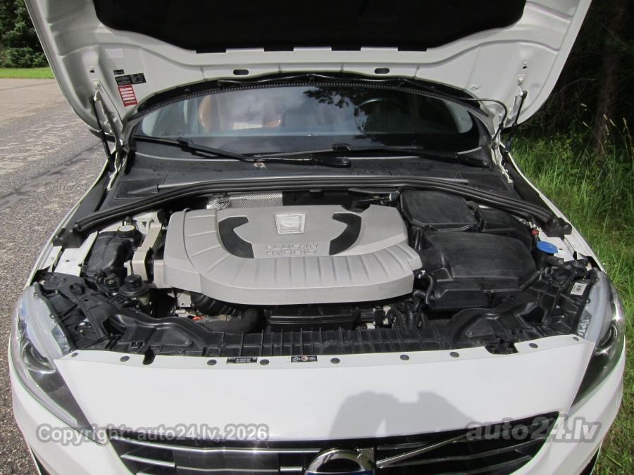 Balts Volvo V60 2014 Tartu, ar dzinēja tilpumu 2.40 L un nobraukumu 221 tūkst. km par 8490 €, foto 14 vietnē AUTOMOTO.COM.LV