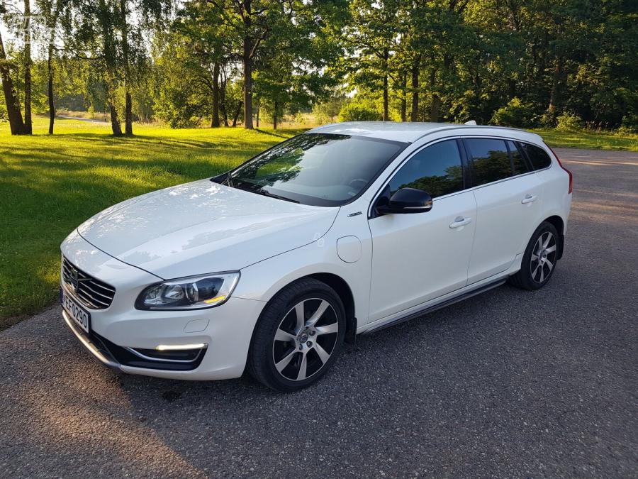 Balts Volvo V60 2014 Viļņa, ar dzinēja tilpumu 2.40 L un nobraukumu 259 tūkst. km par 8750 €, foto 5 vietnē AUTOMOTO.COM.LV