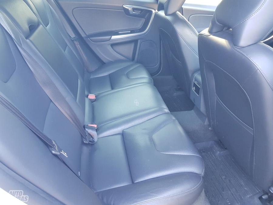 Balts Volvo V60 2014 Viļņa, ar dzinēja tilpumu 2.40 L un nobraukumu 259 tūkst. km par 8750 €, foto 14 vietnē AUTOMOTO.COM.LV