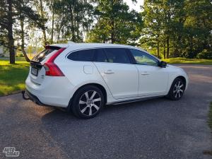 Balts Volvo V60 2014 Viļņa, ar dzinēja tilpumu 2.40 L un nobraukumu 259 tūkst. km par 8750 €, foto 9 vietnē AUTOMOTO.COM.LV