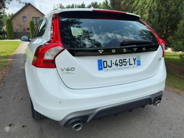 White Volvo V60 2014 in Vilnius, with an engine capacity of 1.98 L and mileage of 285 thousand km for 7490 €, photo 5 on AUTOMOTO.COM.LV