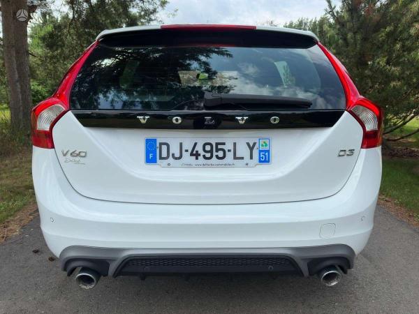 White Volvo V60 2014 in Vilnius, with an engine capacity of 1.98 L and mileage of 285 thousand km for 7490 €, photo 7 on AUTOMOTO.COM.LV