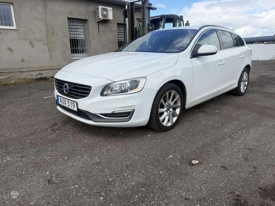 White Volvo V60 2014 in Kaunas, with an engine capacity of 1.56 L and mileage of 319 thousand km for 3450 €, photo 1 on AUTOMOTO.COM.LV