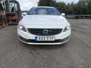 White Volvo V60 2014 in Kaunas, with an engine capacity of 1.56 L and mileage of 319 thousand km for 3450 €, photo 3 on AUTOMOTO.COM.LV