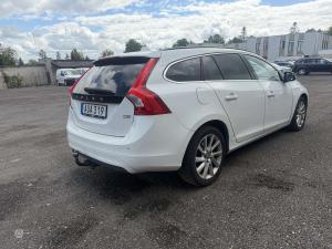 White Volvo V60 2014 in Kaunas, with an engine capacity of 1.56 L and mileage of 319 thousand km for 3450 €, photo 5 on AUTOMOTO.COM.LV