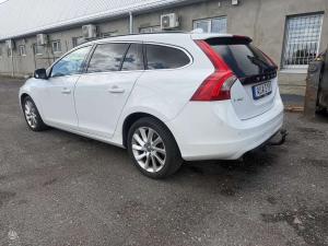 White Volvo V60 2014 in Kaunas, with an engine capacity of 1.56 L and mileage of 319 thousand km for 3450 €, photo 6 on AUTOMOTO.COM.LV