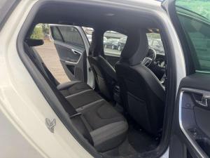White Volvo V60 2014 in Kaunas, with an engine capacity of 1.56 L and mileage of 319 thousand km for 3450 €, photo 7 on AUTOMOTO.COM.LV