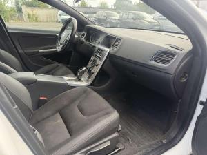 White Volvo V60 2014 in Kaunas, with an engine capacity of 1.56 L and mileage of 319 thousand km for 3450 €, photo 8 on AUTOMOTO.COM.LV