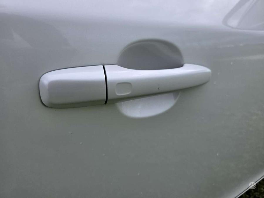 White Volvo V60 2014 in Vilnius, with an engine capacity of 2.40 L and mileage of 268 thousand km for 6500 €, photo 19 on AUTOMOTO.COM.LV