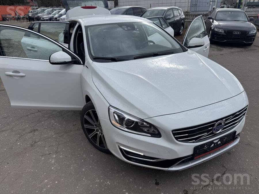 Белый Вольво B60 2014 в Рига, объемом двигателя 2.40 л и пробегом 97 тыс. км за 13700 €, фото 11 на AUTOMOTO.COM.LV