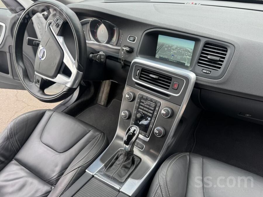 Белый Вольво B60 2014 в Рига, объемом двигателя 2.40 л и пробегом 97 тыс. км за 13700 €, фото 13 на AUTOMOTO.COM.LV