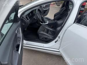 Белый Вольво B60 2014 в Рига, объемом двигателя 2.40 л и пробегом 97 тыс. км за 13700 €, фото 17 на AUTOMOTO.COM.LV