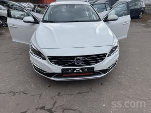 White Volvo V60 2014 in Riga, with an engine capacity of 2.40 L and mileage of 97 thousand km for 13700 €, photo  on AUTOMOTO.COM.LV