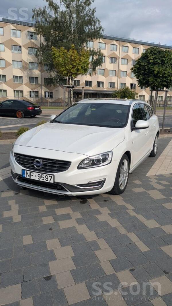 Balts Volvo V60 2014 Jelgava, ar dzinēja tilpumu 2.00 L un nobraukumu 333 tūkst. km par 7700 €, foto 2 vietnē AUTOMOTO.COM.LV