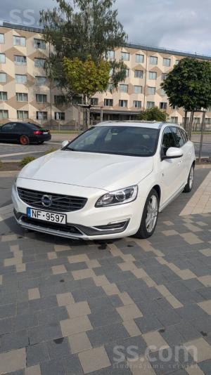 Белый Вольво B60 2014 в Елгава, объемом двигателя 2.00 л и пробегом 333 тыс. км за 7700 €, фото 3 на AUTOMOTO.COM.LV