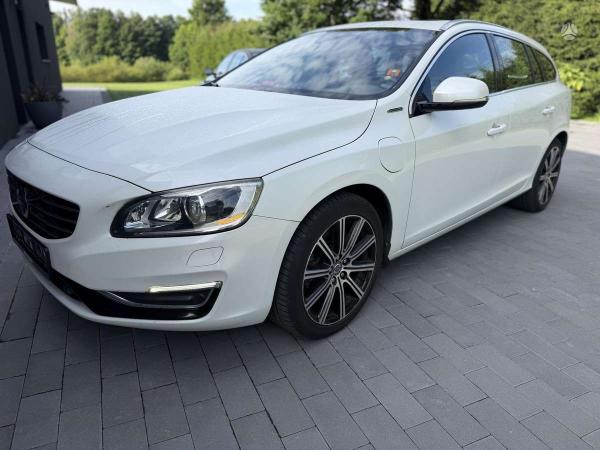 Balts Volvo V60 2014 Kazlų Rūda, ar dzinēja tilpumu 2.40 L un nobraukumu 304 tūkst. km par 7550 €, foto 1 vietnē AUTOMOTO.COM.LV
