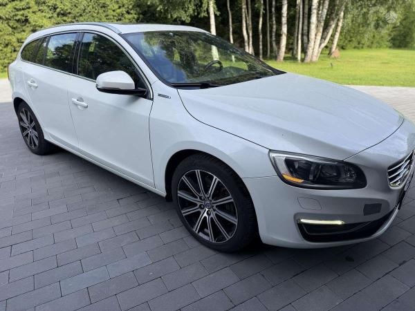 Balts Volvo V60 2014 Kazlų Rūda, ar dzinēja tilpumu 2.40 L un nobraukumu 304 tūkst. km par 7550 €, foto 2 vietnē AUTOMOTO.COM.LV