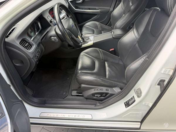 Balts Volvo V60 2014 Kazlų Rūda, ar dzinēja tilpumu 2.40 L un nobraukumu 304 tūkst. km par 7550 €, foto 6 vietnē AUTOMOTO.COM.LV