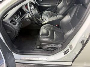 Белый Вольво B60 2014 в Казлу-Руда, объемом двигателя 2.40 л и пробегом 304 тыс. км за 7550 €, фото 7 на AUTOMOTO.COM.LV