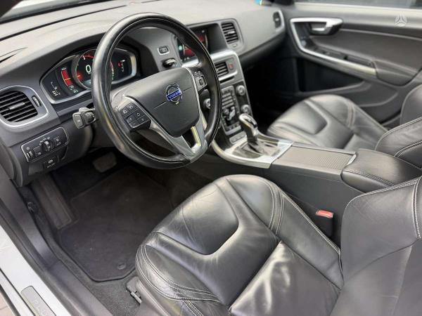 Balts Volvo V60 2014 Kazlų Rūda, ar dzinēja tilpumu 2.40 L un nobraukumu 304 tūkst. km par 7550 €, foto 7 vietnē AUTOMOTO.COM.LV