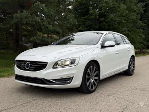 Balts Volvo V60 2014 Kauņa, ar dzinēja tilpumu 2.40 L un nobraukumu 192 tūkst. km par 7300 €, foto  vietnē AUTOMOTO.COM.LV