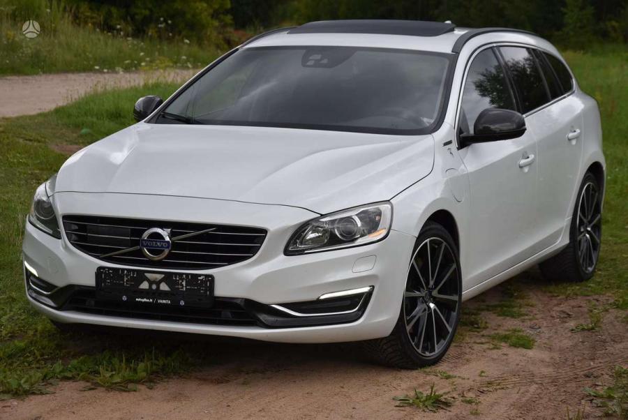 Balts Volvo V60 2014 Viļņa, ar dzinēja tilpumu 2.40 L un nobraukumu 269 tūkst. km par 6500 €, foto 4 vietnē AUTOMOTO.COM.LV