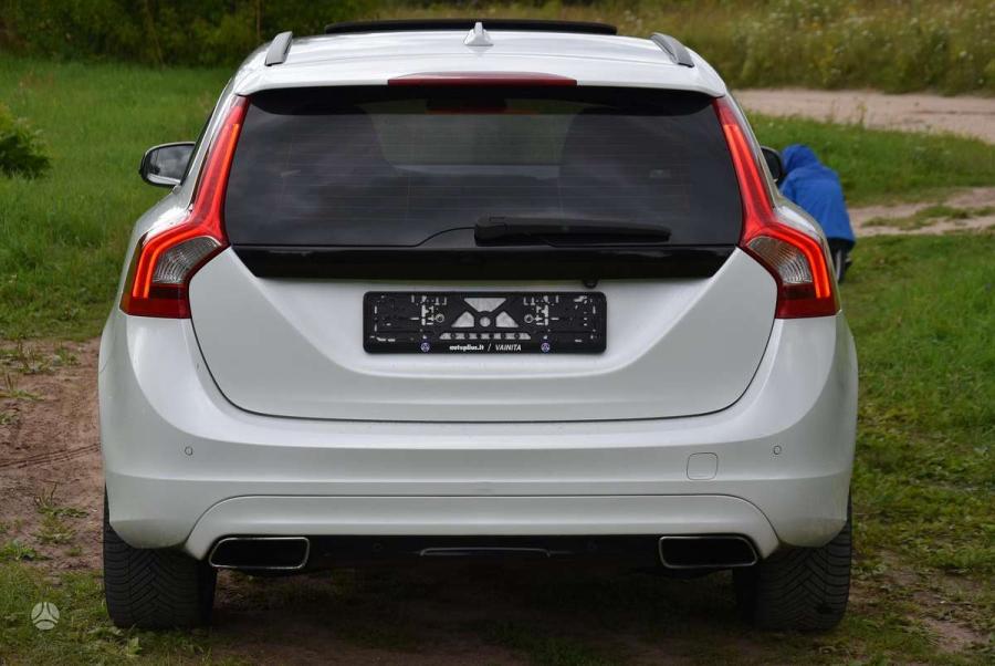 Balts Volvo V60 2014 Viļņa, ar dzinēja tilpumu 2.40 L un nobraukumu 269 tūkst. km par 6500 €, foto 7 vietnē AUTOMOTO.COM.LV