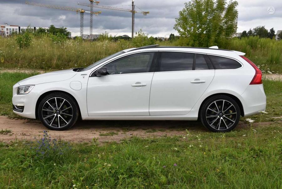 Balts Volvo V60 2014 Viļņa, ar dzinēja tilpumu 2.40 L un nobraukumu 269 tūkst. km par 6500 €, foto 8 vietnē AUTOMOTO.COM.LV