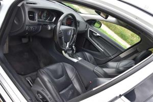 Balts Volvo V60 2014 Viļņa, ar dzinēja tilpumu 2.40 L un nobraukumu 269 tūkst. km par 6500 €, foto 12 vietnē AUTOMOTO.COM.LV