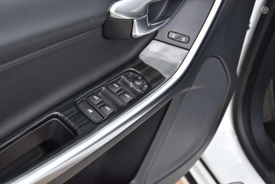Balts Volvo V60 2014 Viļņa, ar dzinēja tilpumu 2.40 L un nobraukumu 269 tūkst. km par 6500 €, foto 13 vietnē AUTOMOTO.COM.LV