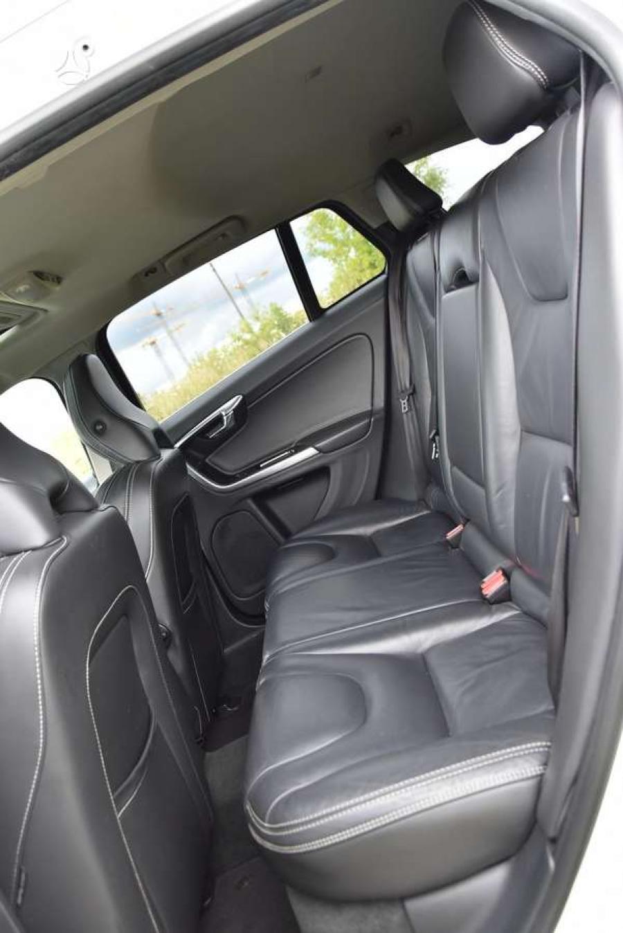 Balts Volvo V60 2014 Viļņa, ar dzinēja tilpumu 2.40 L un nobraukumu 269 tūkst. km par 6500 €, foto 17 vietnē AUTOMOTO.COM.LV