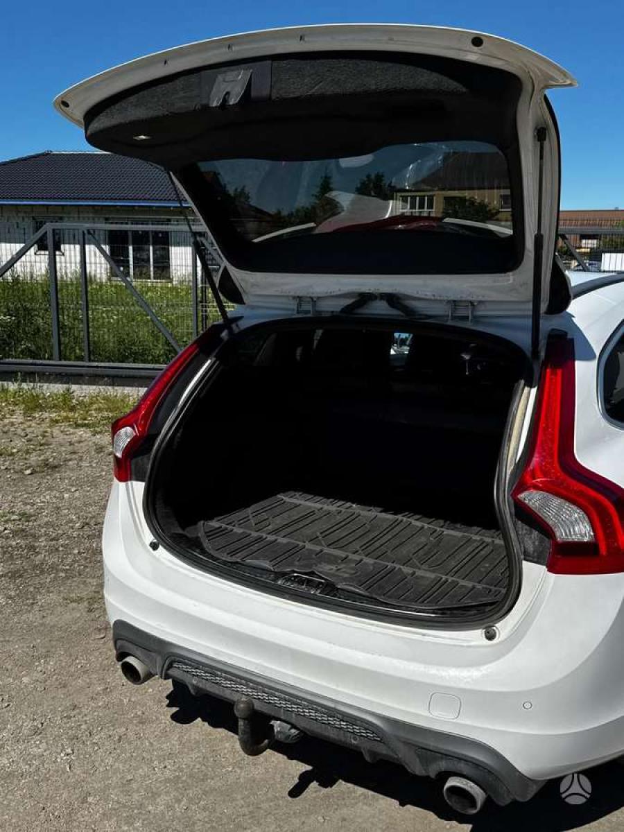 Balts Volvo V60 2014 Palanga, ar dzinēja tilpumu 1.97 L un nobraukumu 323 tūkst. km par 6450 €, foto 6 vietnē AUTOMOTO.COM.LV