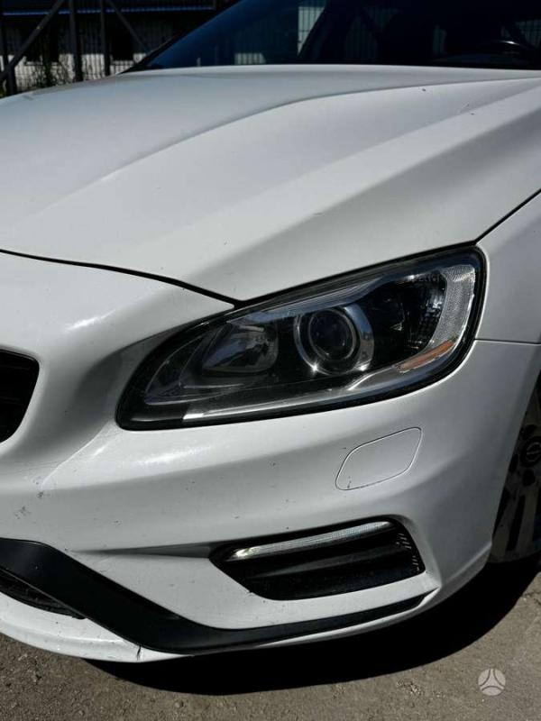 Balts Volvo V60 2014 Palanga, ar dzinēja tilpumu 1.97 L un nobraukumu 323 tūkst. km par 6450 €, foto 7 vietnē AUTOMOTO.COM.LV