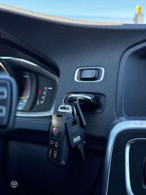 Balts Volvo V60 2014 Palanga, ar dzinēja tilpumu 1.97 L un nobraukumu 323 tūkst. km par 6450 €, foto 9 vietnē AUTOMOTO.COM.LV