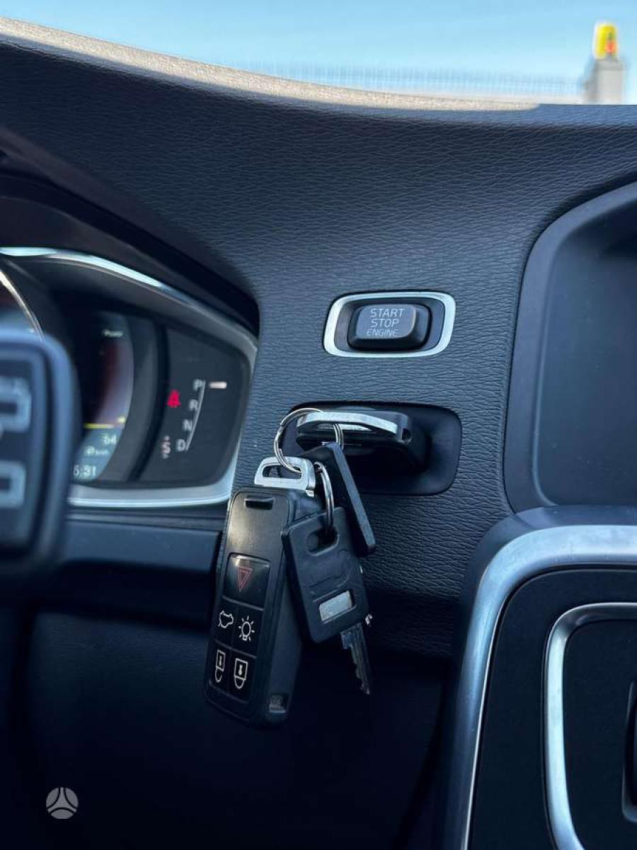 Balts Volvo V60 2014 Palanga, ar dzinēja tilpumu 1.97 L un nobraukumu 323 tūkst. km par 6450 €, foto 9 vietnē AUTOMOTO.COM.LV
