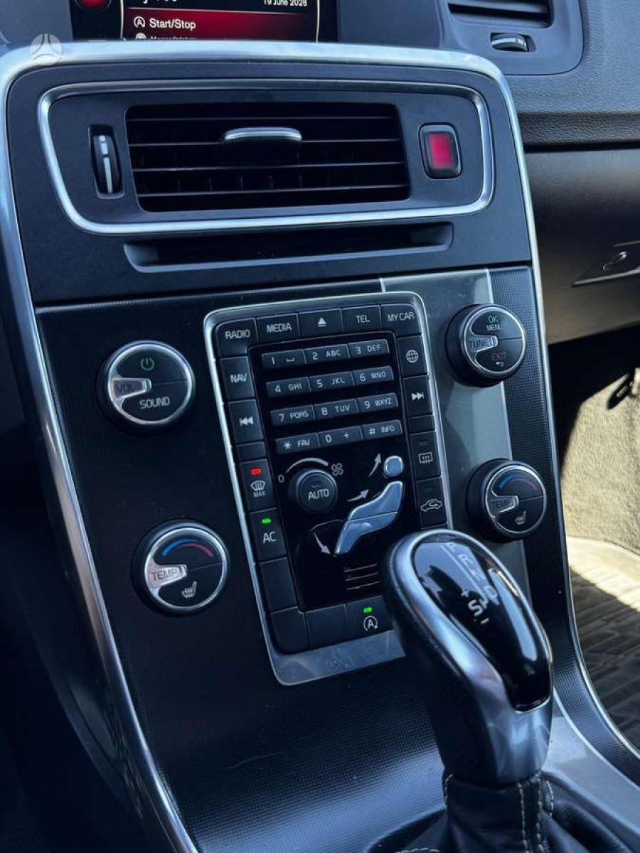 Balts Volvo V60 2014 Palanga, ar dzinēja tilpumu 1.97 L un nobraukumu 323 tūkst. km par 6450 €, foto 16 vietnē AUTOMOTO.COM.LV