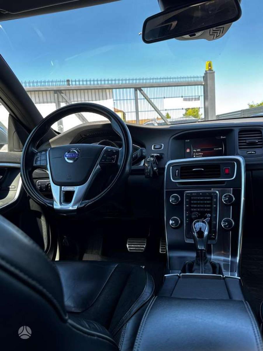 Balts Volvo V60 2014 Palanga, ar dzinēja tilpumu 1.97 L un nobraukumu 323 tūkst. km par 6450 €, foto 17 vietnē AUTOMOTO.COM.LV