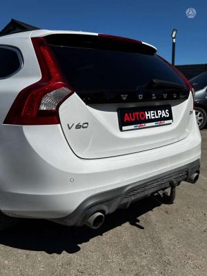 Balts Volvo V60 2014 Palanga, ar dzinēja tilpumu 1.97 L un nobraukumu 323 tūkst. km par 6450 €, foto 18 vietnē AUTOMOTO.COM.LV