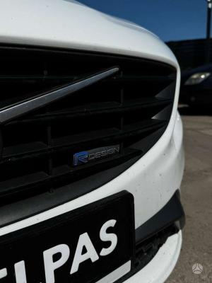 Balts Volvo V60 2014 Palanga, ar dzinēja tilpumu 1.97 L un nobraukumu 323 tūkst. km par 6450 €, foto 19 vietnē AUTOMOTO.COM.LV