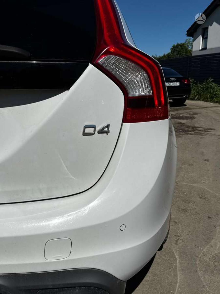 Balts Volvo V60 2014 Palanga, ar dzinēja tilpumu 1.97 L un nobraukumu 323 tūkst. km par 6450 €, foto 20 vietnē AUTOMOTO.COM.LV