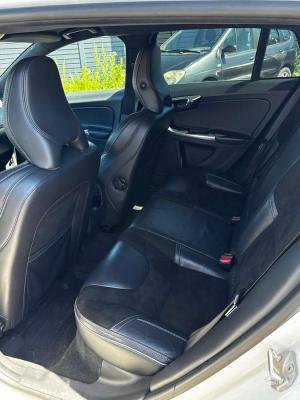 Balts Volvo V60 2014 Palanga, ar dzinēja tilpumu 1.97 L un nobraukumu 323 tūkst. km par 6450 €, foto 21 vietnē AUTOMOTO.COM.LV
