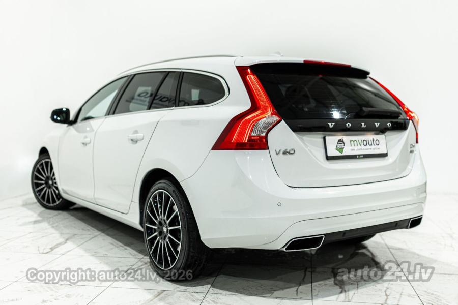 Balts Volvo V60 2014 Tallina, ar dzinēja tilpumu 2.40 L un nobraukumu 192 tūkst. km par 9990 €, foto 7 vietnē AUTOMOTO.COM.LV
